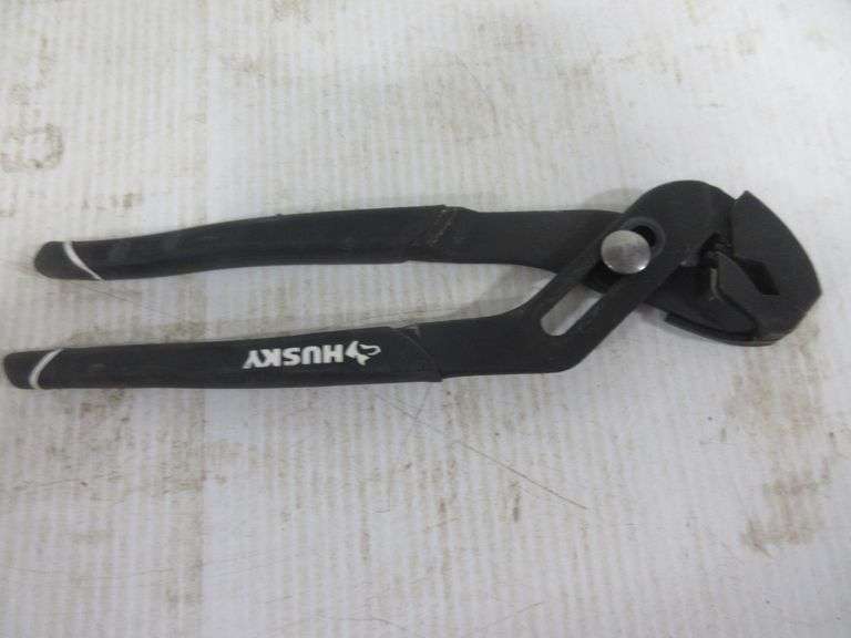 Husky channel locks - Albrecht Auction Service