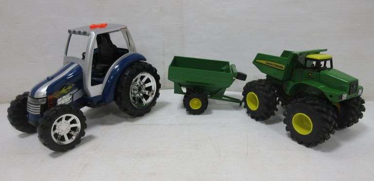 Road Rippers farm tractor, sound switch on bottom, no corrosion in ...