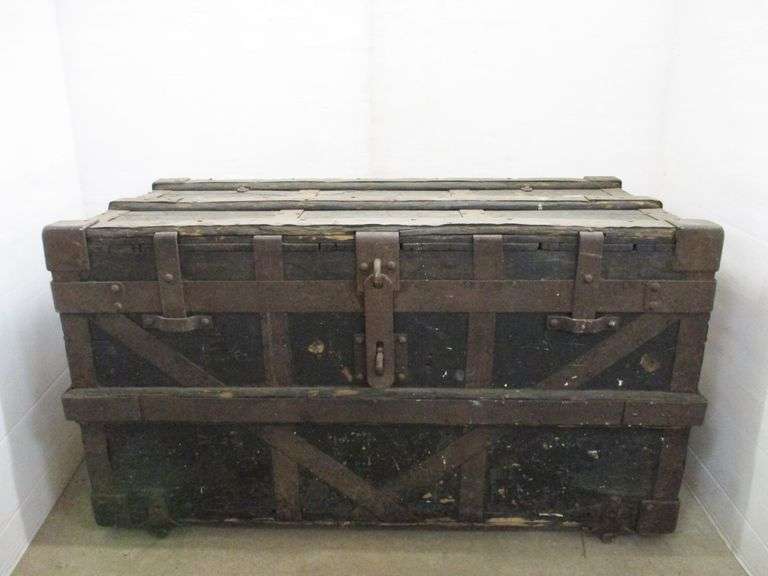 Antique railroad trunk, believed to be from the early 1800s, metal ...