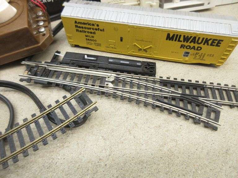 Older train set with track and extras - Albrecht Auction Service