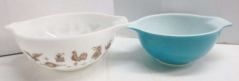 (2) Older Pyrex bowls: one- 443 2 1/2-quart with a nice pattern, and ...