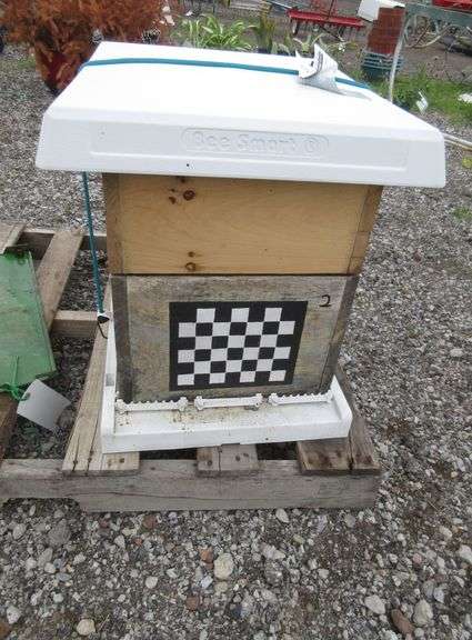 Honey bee hive, "Bee Smart" brand bottom board and cover metal queen ...