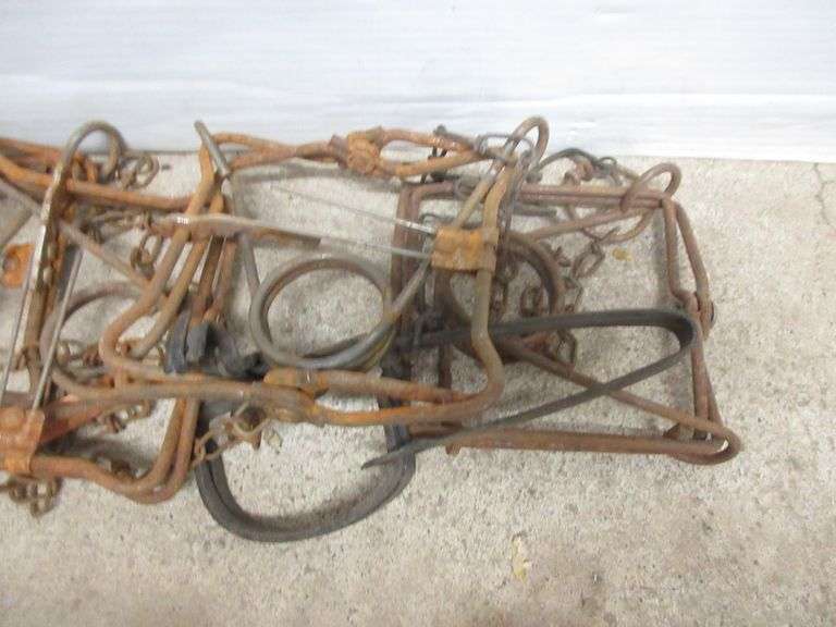 (4) 110 Conibear traps, one trap needs trip wire, work well; Leg trap ...