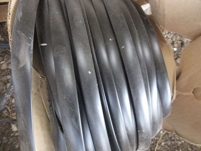 Commercial table T-mold edging, black in color - Albrecht Auction Service