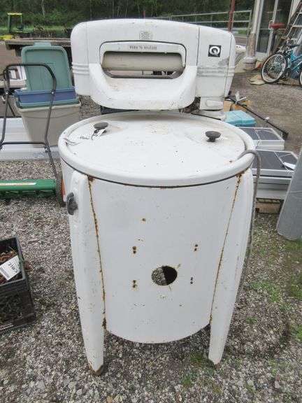 Older Wringer washing machine, Speed Queen name brand, 24" x 50", great ...