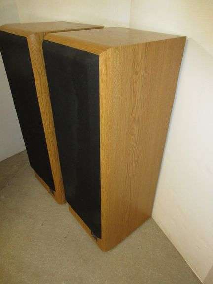 Pair of Infinity SL40 tower speakers 6" sub, 5" mid and tweeter, 11"W x ...