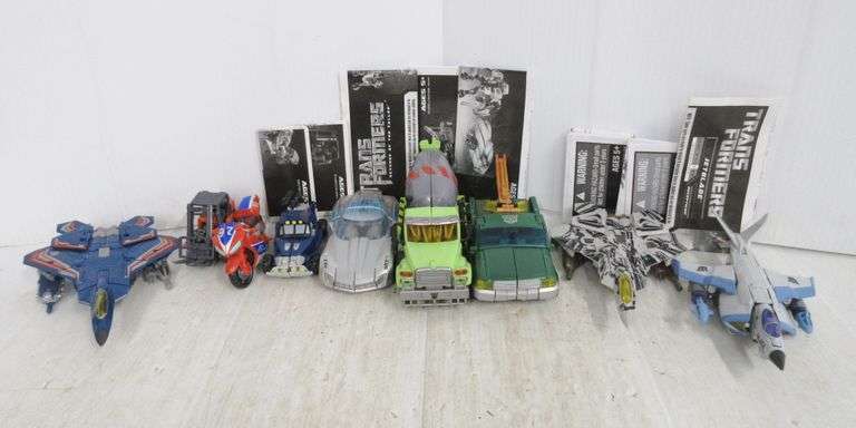 (7) Transformer Bayverse actions figures, includes: Deluxe DOTM ...