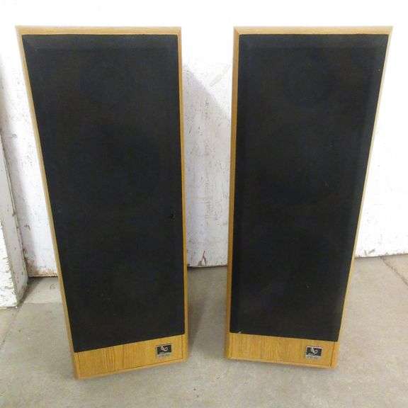 Pair of Infinity SL40 tower speakers 6" sub, 5" mid and tweeter, 11"W x ...