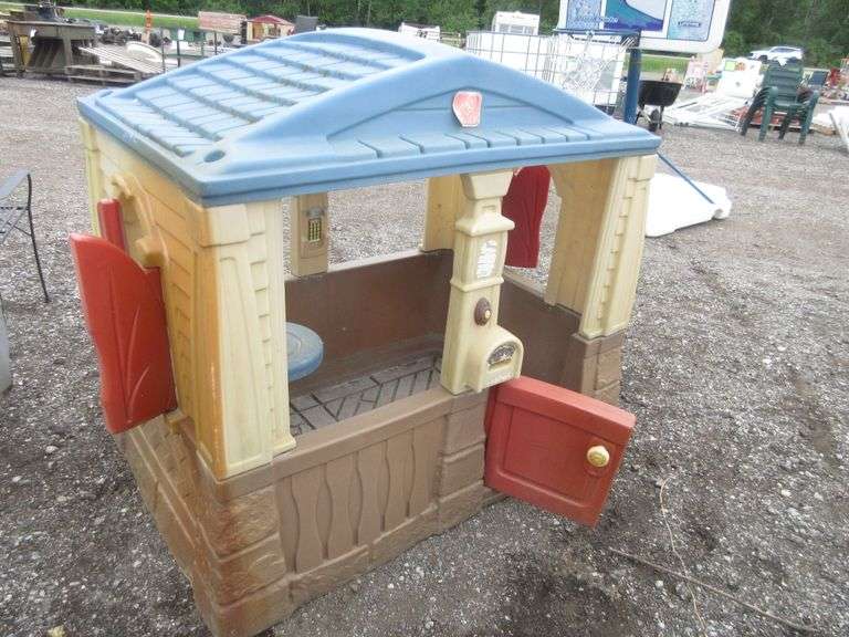 Step 2 playhouse, 4"W x 32"D x 45"H, has wear - Albrecht Auction Service