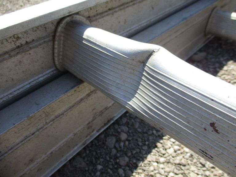 20' Aluminum extension ladder, used, a couple of dents are visible ...