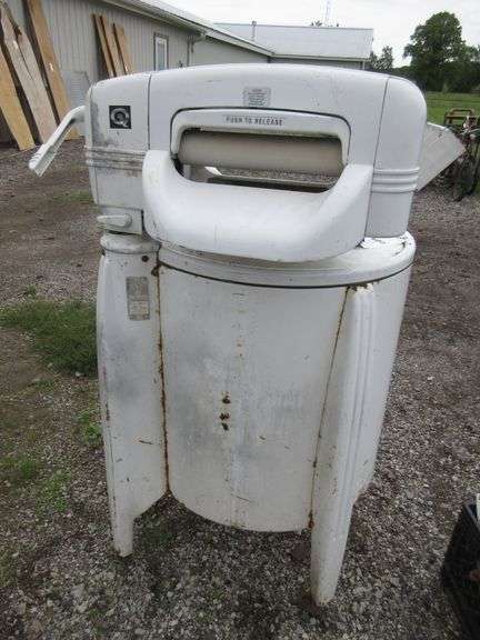 Older Wringer washing machine, Speed Queen name brand, 24" x 50", great ...