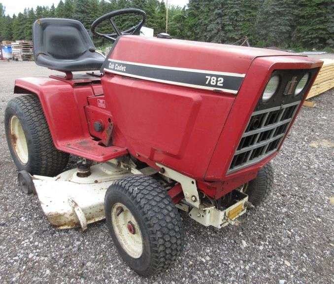 Cub Cadet 782, made by International harvester, Serial No. 205 ...