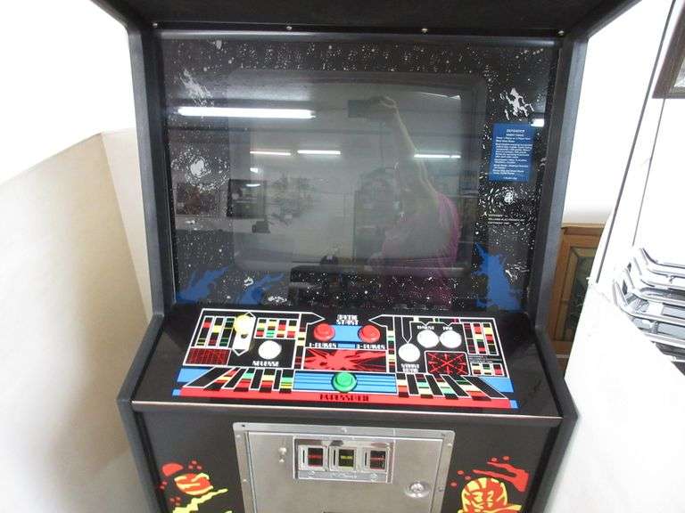 Original 1981 Williams Defender full size arcade game, refurbished all ...