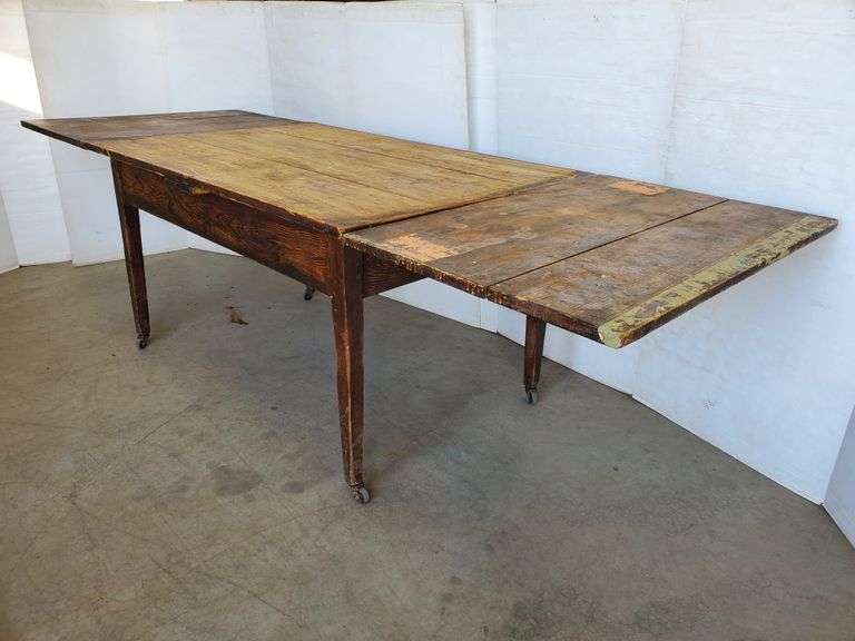 Primitive early American farmhouse table, both ends extend and sits ...