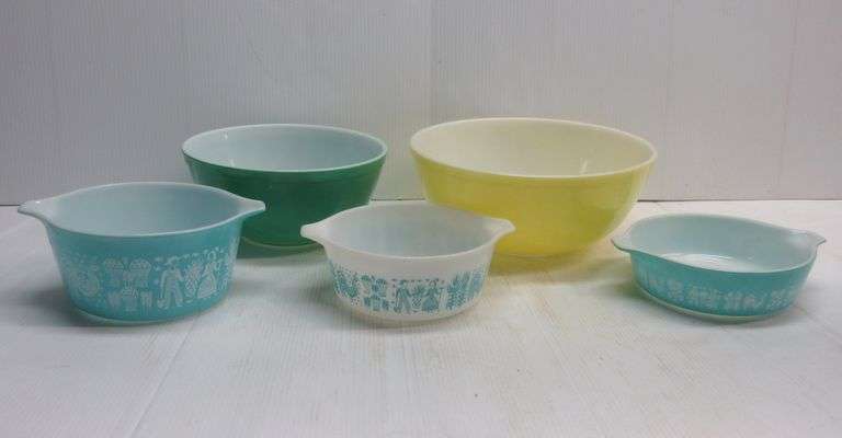 (5) Pyrex Bowls, includes: 1- Yellow 10" bowl, 1- Green 8" bowl, 2 ...