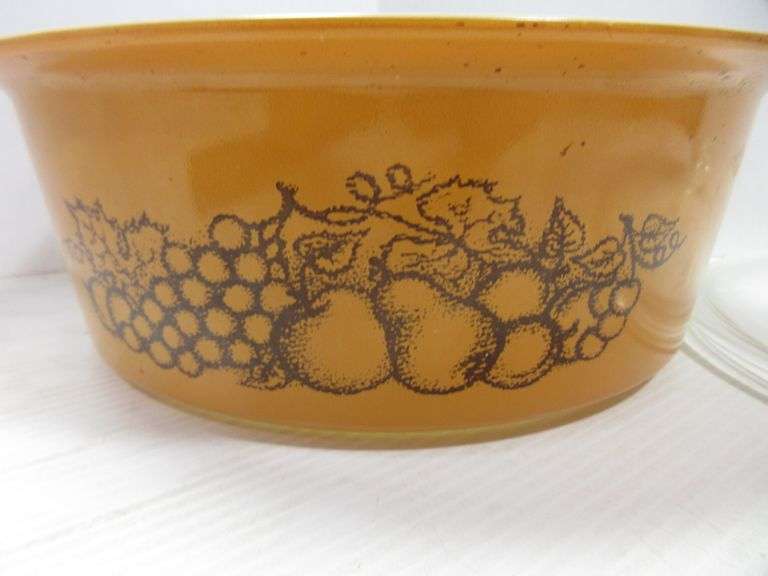 2-Piece older Pyrex 664 Big Bertha, 4-Quart casserole with glass lid, Fruit Design Pattern ...