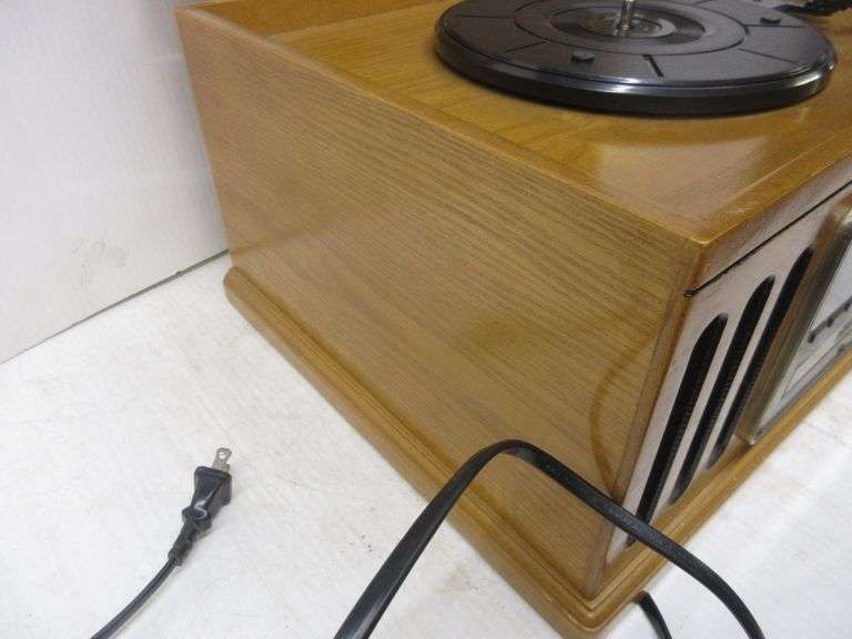 Detrola record/CD/cassette player, 17"W, works - Albrecht Auction Service