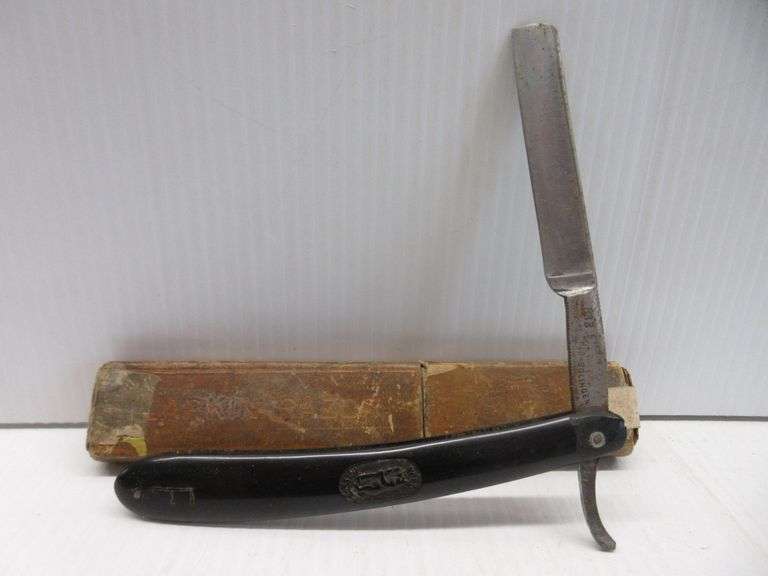 (4) Older straight razors in original boxes, include: 1- Wald Solingen ...