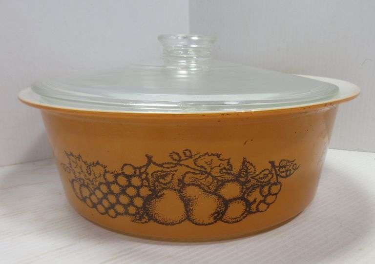 2-Piece older Pyrex 664 Big Bertha, 4-Quart casserole with glass lid, Fruit Design Pattern ...
