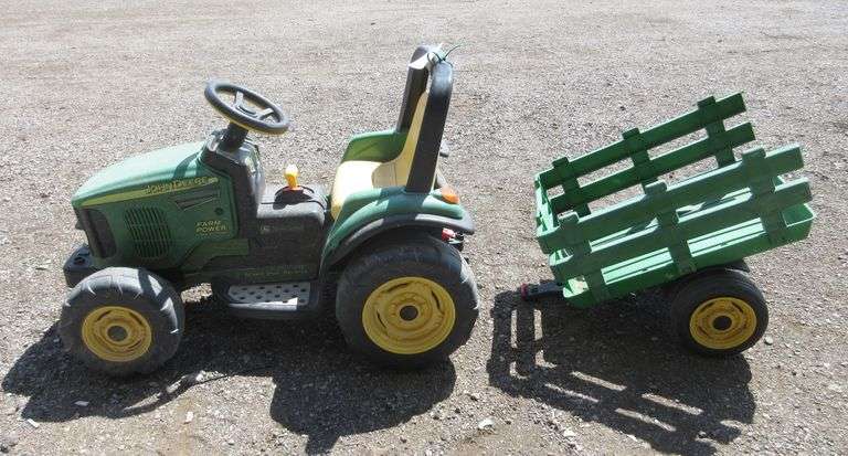 Peg Pergo John Deere battery toy tractor with trailer, works and comes ...