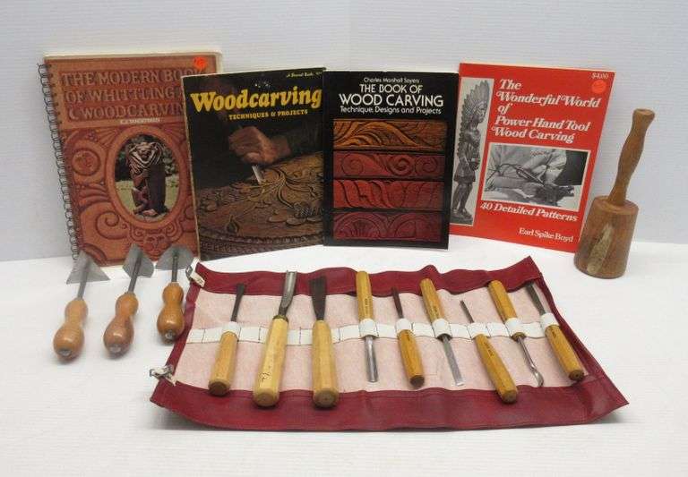 Wood carving tools, includes: (6) Various gauges in leather carrier ...
