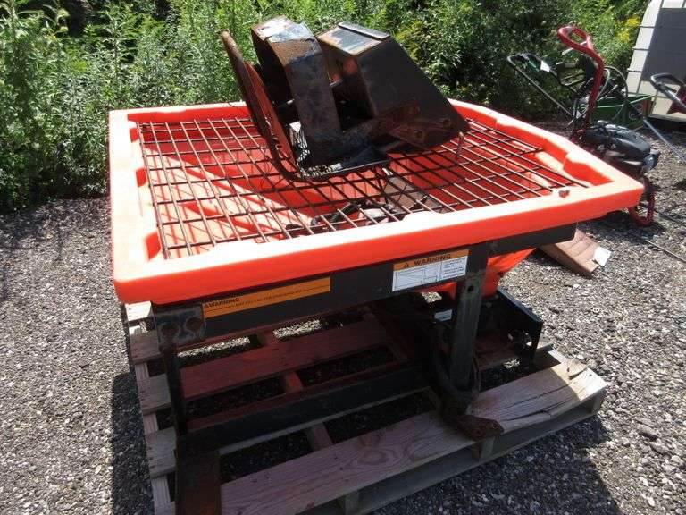 Rubota model V5005 cargo box spreader, 11 Cu. Ft. - Albrecht Auction ...
