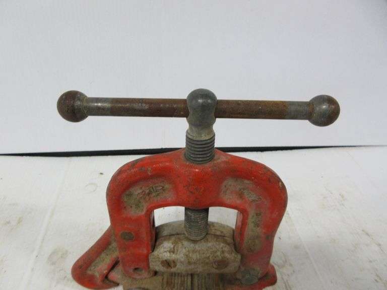 Rigid pipe vise, used, works - Albrecht Auction Service