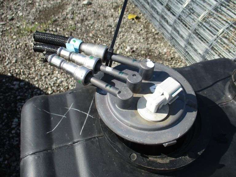 Remote fuel tank with a vehicle fuel pump, to test car engines on an ...