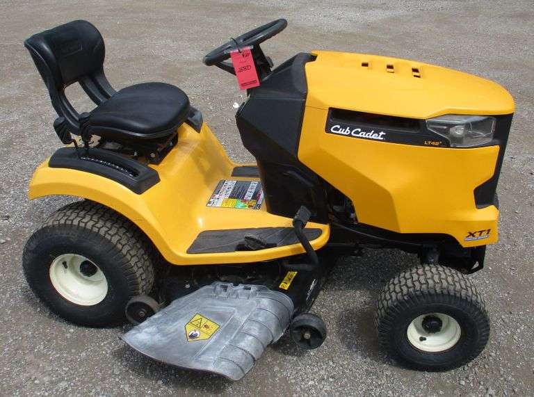 Cub Cadet LT 42 lawn mower, 18 HP motor, nice - Albrecht Auction Service