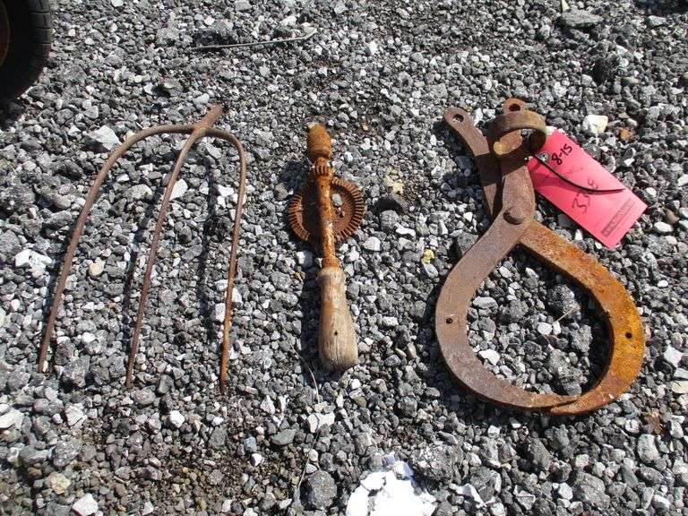 Three prong fork, Log roller, Hand drill - Albrecht Auction Service
