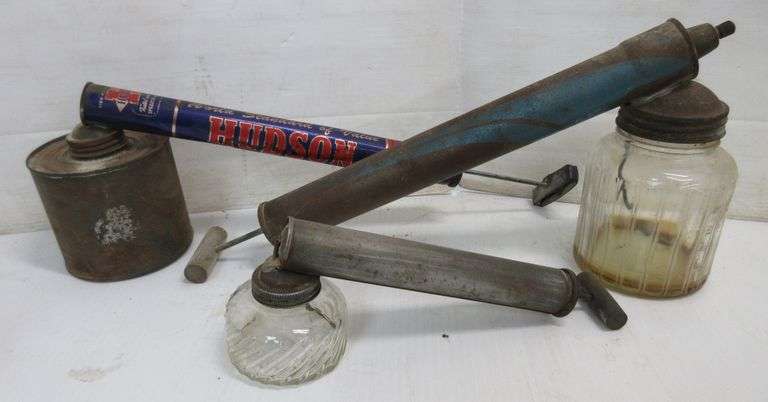 (3) Old hand pump pest sprayers, great - Albrecht Auction Service