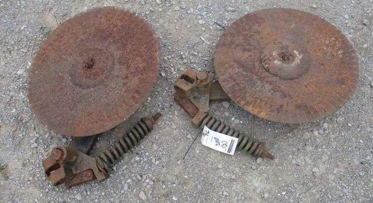 (2) Plow disc, 20" disc, rusty but solid - Albrecht Auction Service