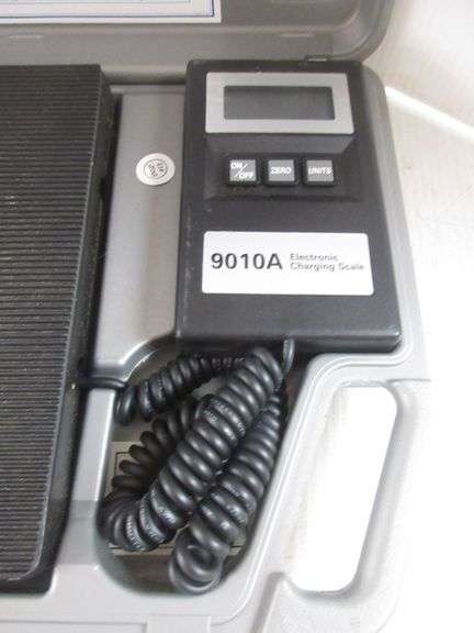 TIF 9010A slimline electronic scale, works but have to hit the on/off ...