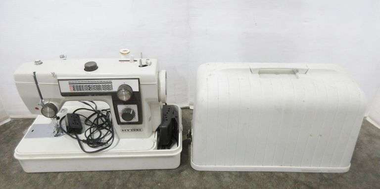 New home model 551 sewing mechanical style, very good condition, runs ...
