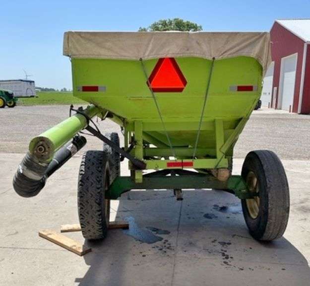 Parker Wagon with Hydraulic Drive Plastic Cupped Auger, Tarp, Used Only ...