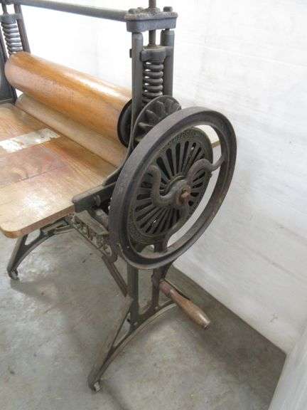 AM Ringer Compo. Eclipse antique clothes wringer/mangle, 32"W x 48"H ...