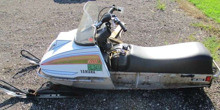 Yamaha GS 300 snowmobile, starts with spray - Albrecht Auction Service