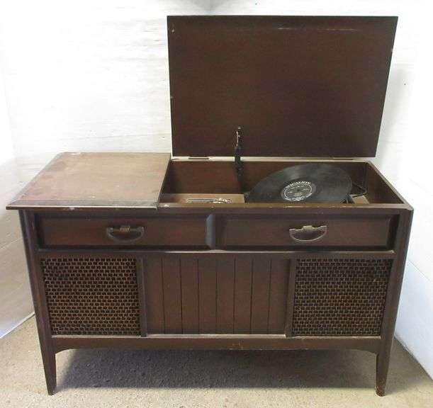 Admiral stereophonic solid state FM/AM stereo radio phonograph console ...