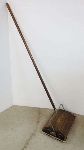 Antique Bissell Carpet Sweeper, works - Albrecht Auction Service