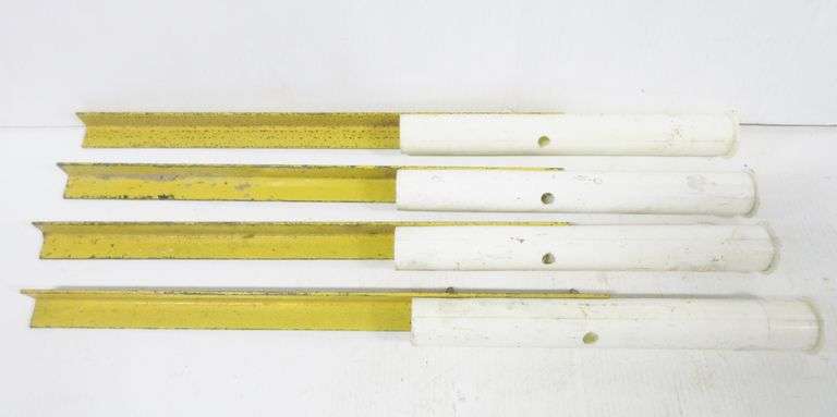 (4) Pole holders, Trolling speed indicator, Misc. rope and hooks ...