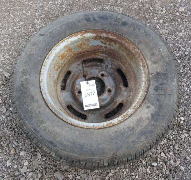 Early 1990s Kia Sportage 15" Wheel, rusty - Albrecht Auction Service