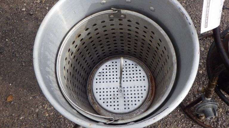 Fry Turkey propane burner pot, and strainer pole - Albrecht Auction Service