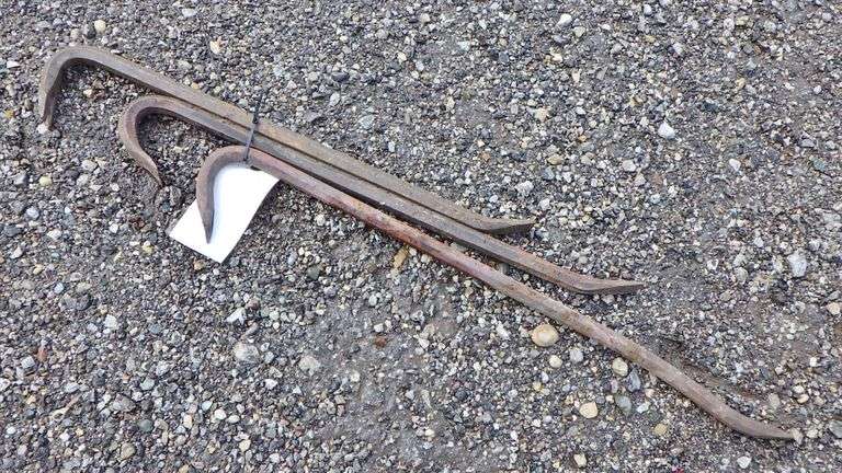 (3) Crow bars, good, rusty - Albrecht Auction Service