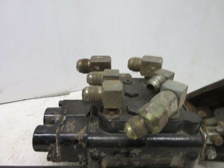 Hydraulic tractor valve for front end ladder, came off a 7308 new ...