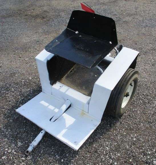 Children's pull behind cart, 27" x 31" x 25" - Albrecht Auction Service