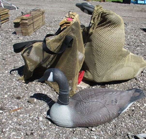 (8) Geese decoys, good - Albrecht Auction Service