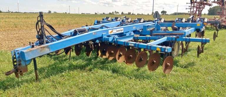 DMI Ecolo Tiger 730 7-Shank Disk Ripper with Lead Shanks, Rear Disc ...