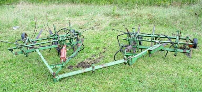 John Deere front mount dry bean cutter/windrower, fair - Albrecht ...