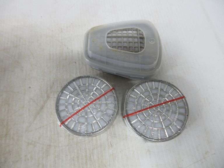 3M Gas Mask, No. 6892-6700, in good condition - Albrecht Auction Service