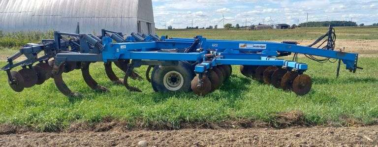 DMI Ecolo Tiger 730 7-Shank Disk Ripper with Lead Shanks, Rear Disc ...